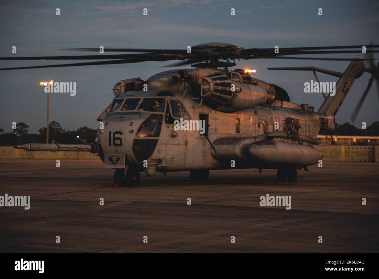 U.S. Marines with Marine Heavy Helicopter Squadron (HMH) 464 complete ...