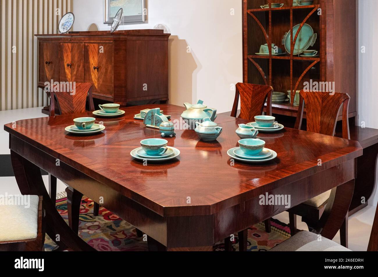 Museum gallery exhibit collection hi-res stock photography and images ...