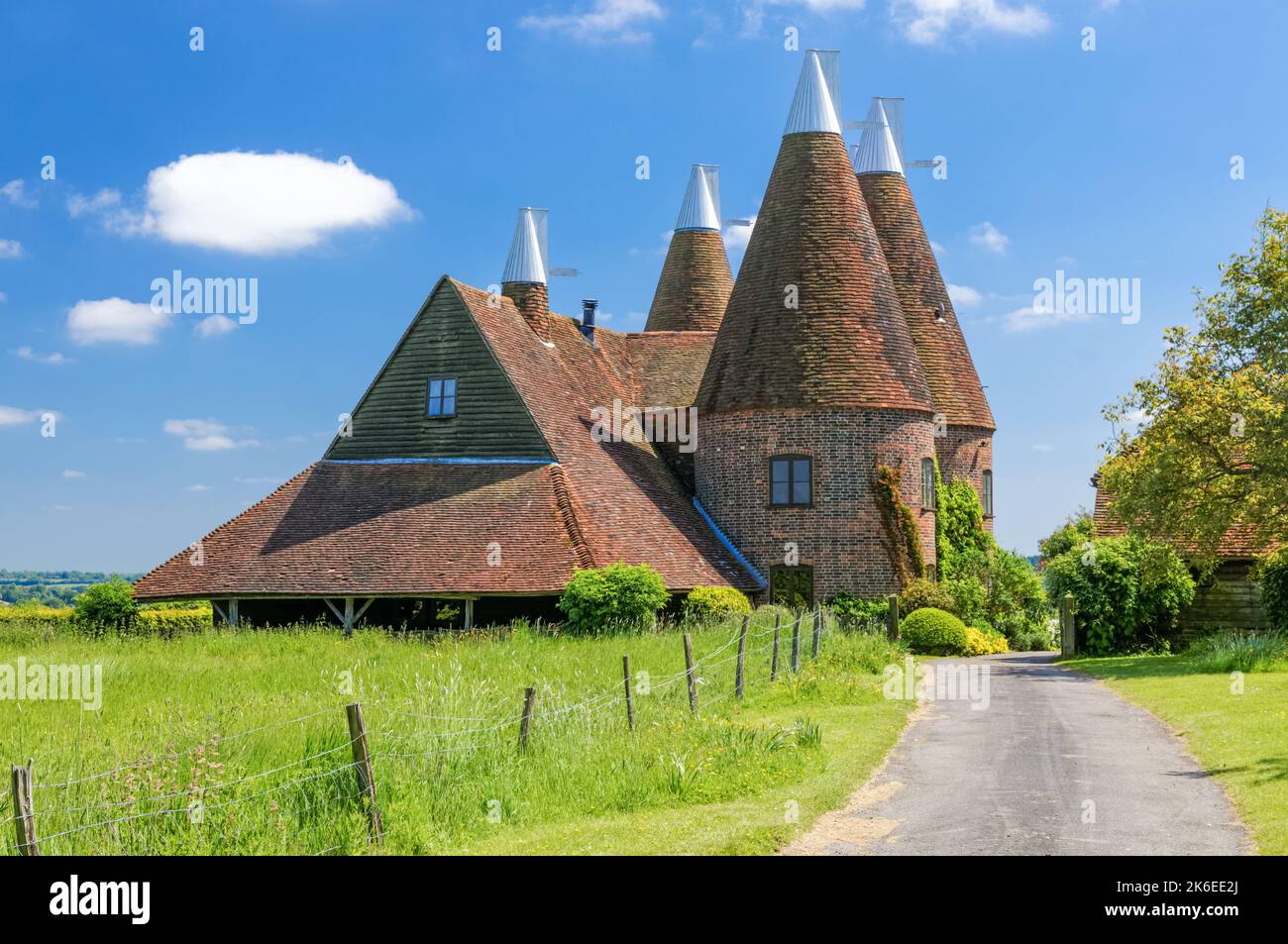 An oast house in Chiddingstone Kent England United Kingdom UK Stock ...