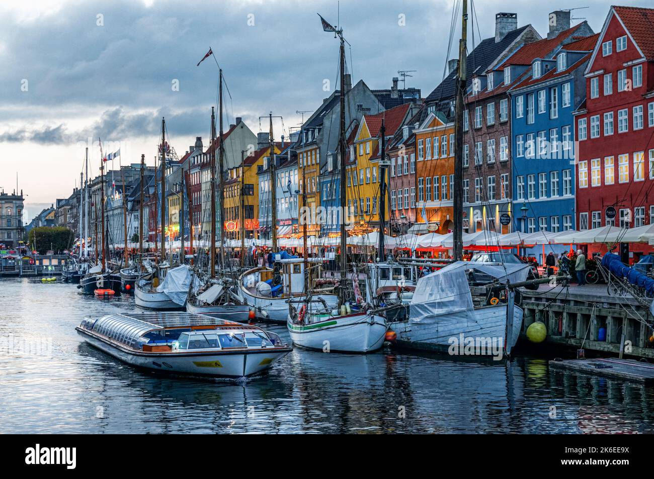 Colourful townhouses along Nyhavn canal in Copenhagen, Denmark Stock ...