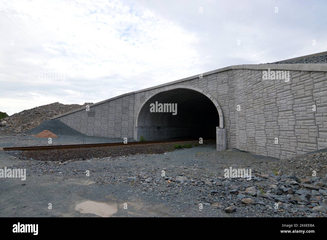 CN railway (Dartmouth Subdivision) where it passes under the new ...