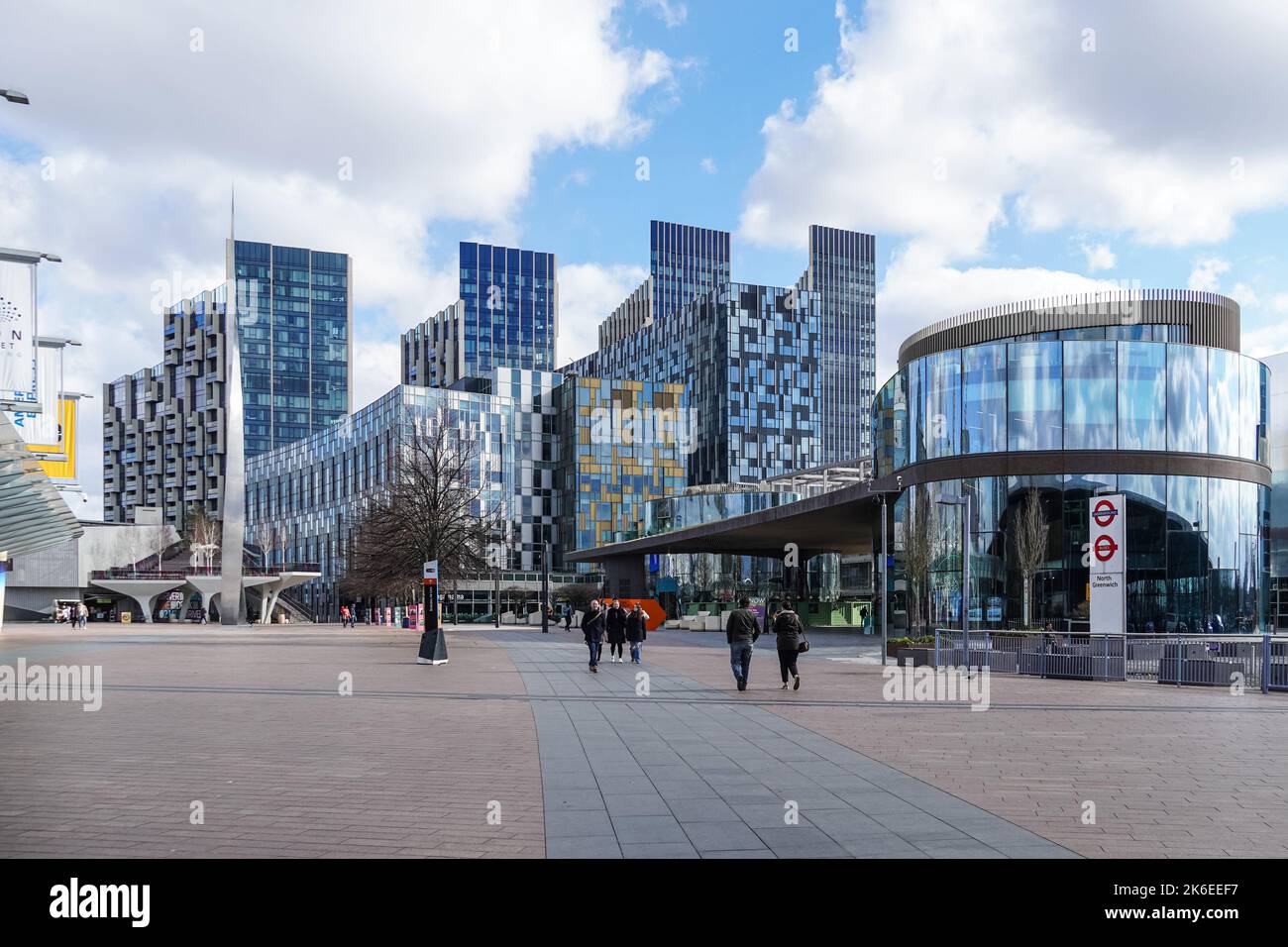 Peninsula Square in North Greenwich with modern office and residential ...