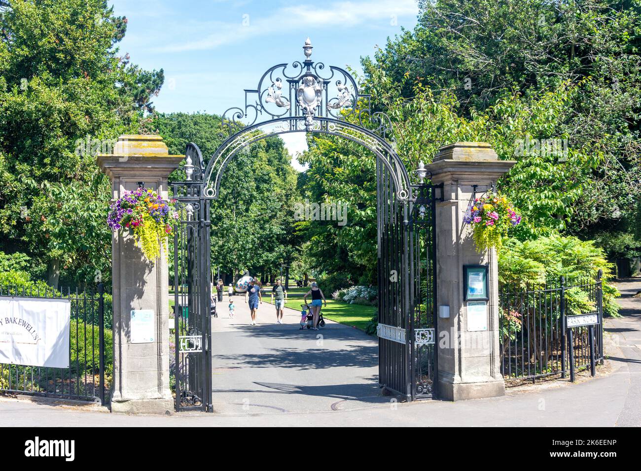 Entrance gate to Caldecott Park, Park Road, Rugby, Warwickshire ...