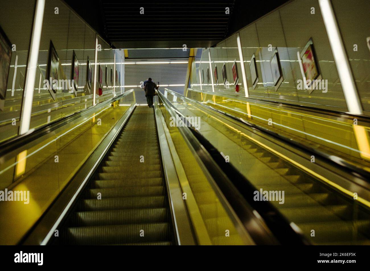 Canary Yellow colour scheme of Canary Wharf station on the new ...