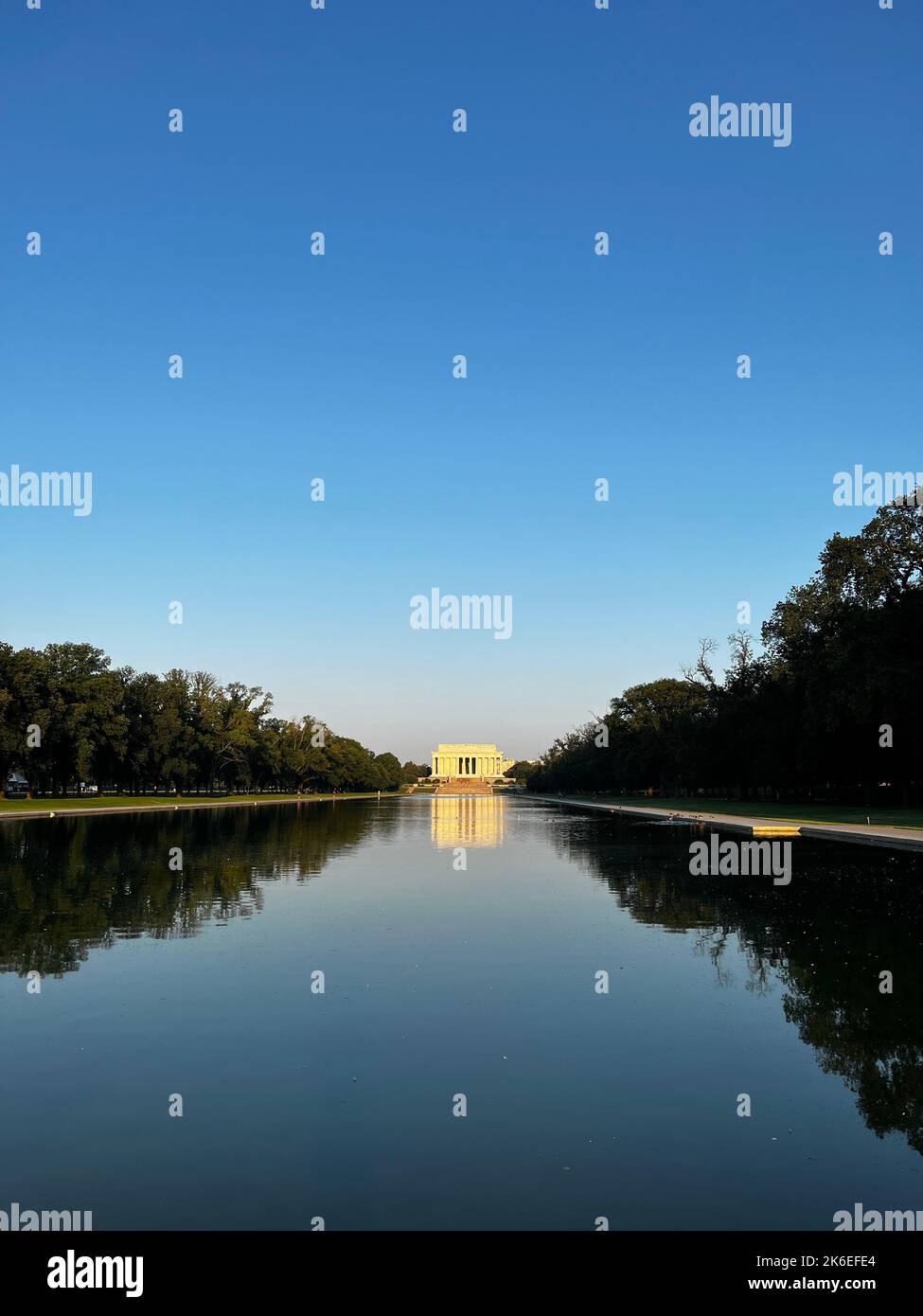 Reflecting pool of the lincoln memorial hi-res stock photography and ...