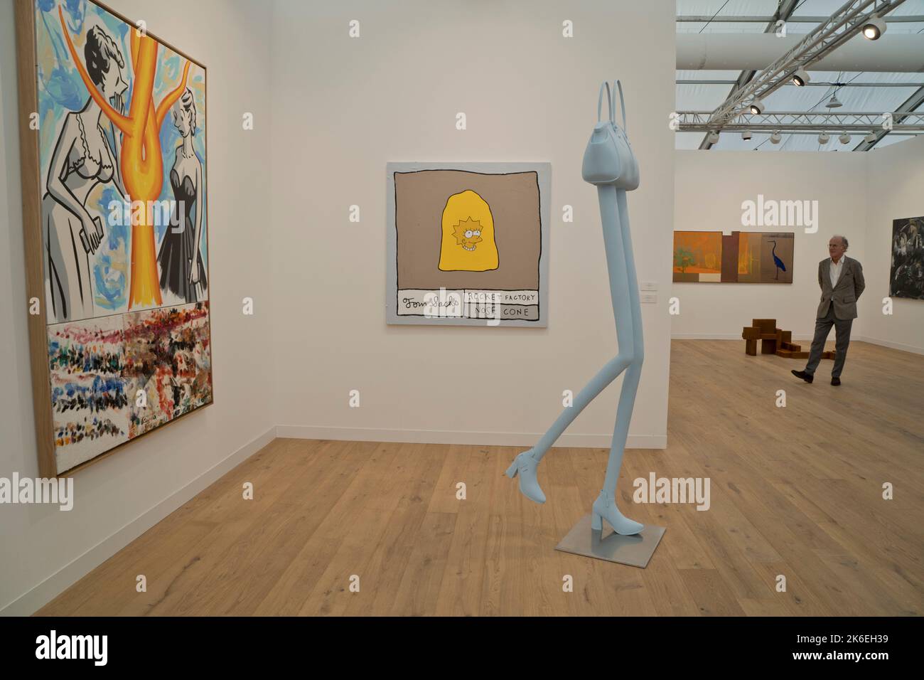 Views and visitors to the 2022 Frieze Arts fair in Regent's Park,London ...