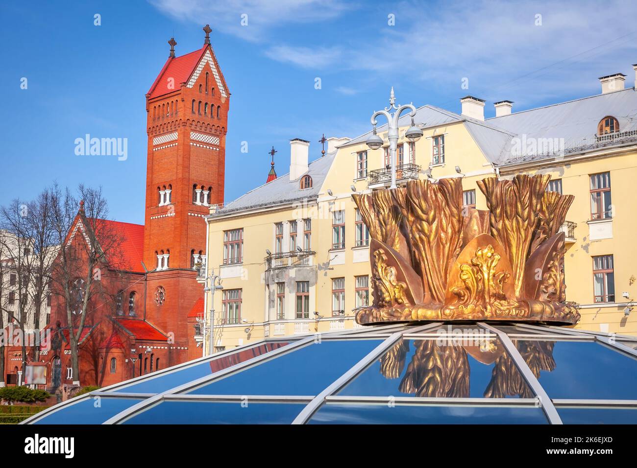 Red Church and fountain on the Independence Square, Minsk, Belarus ...