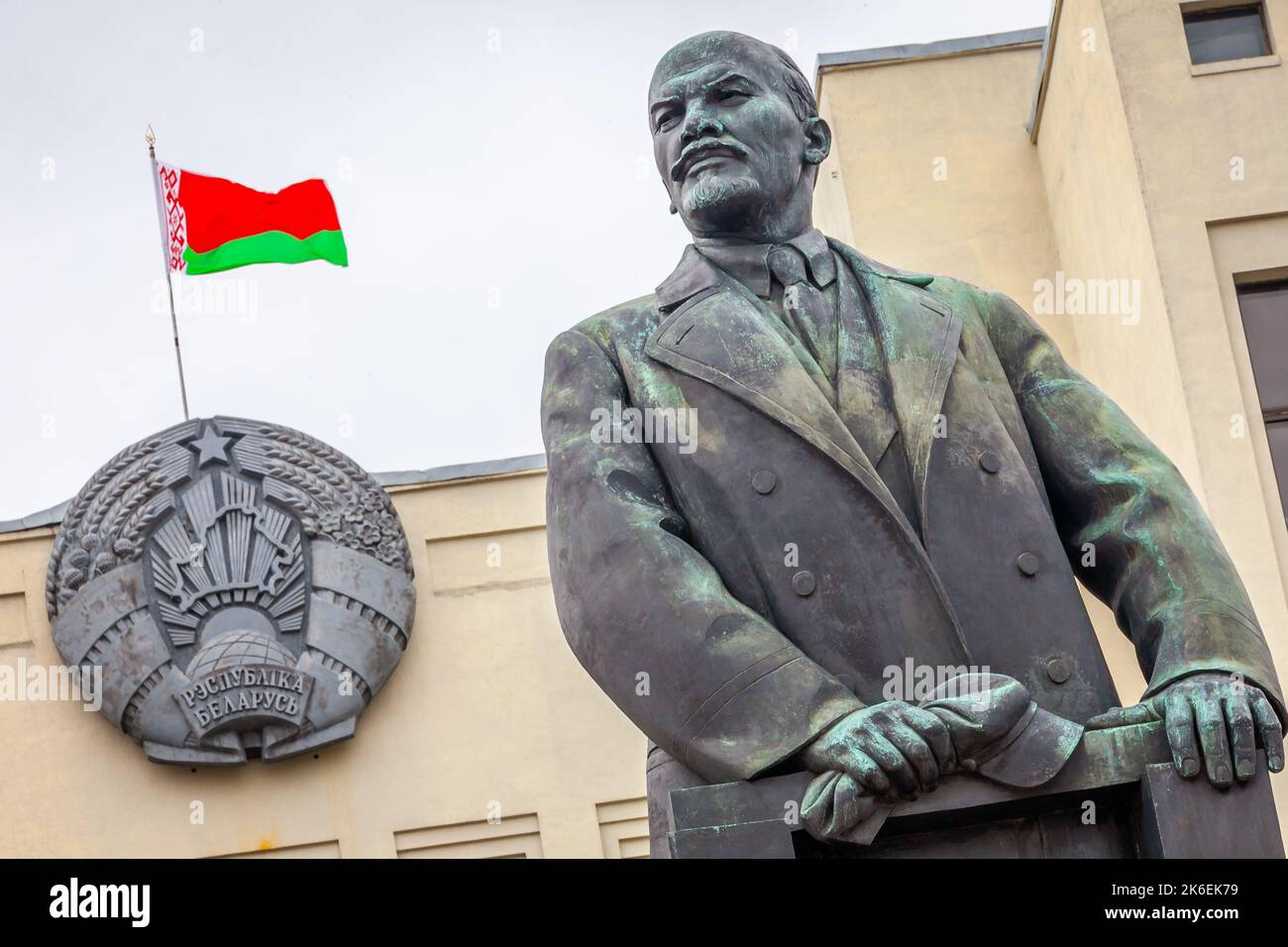 Soviet Lenin and Belarussian Parliament, Independence square in Minsk ...