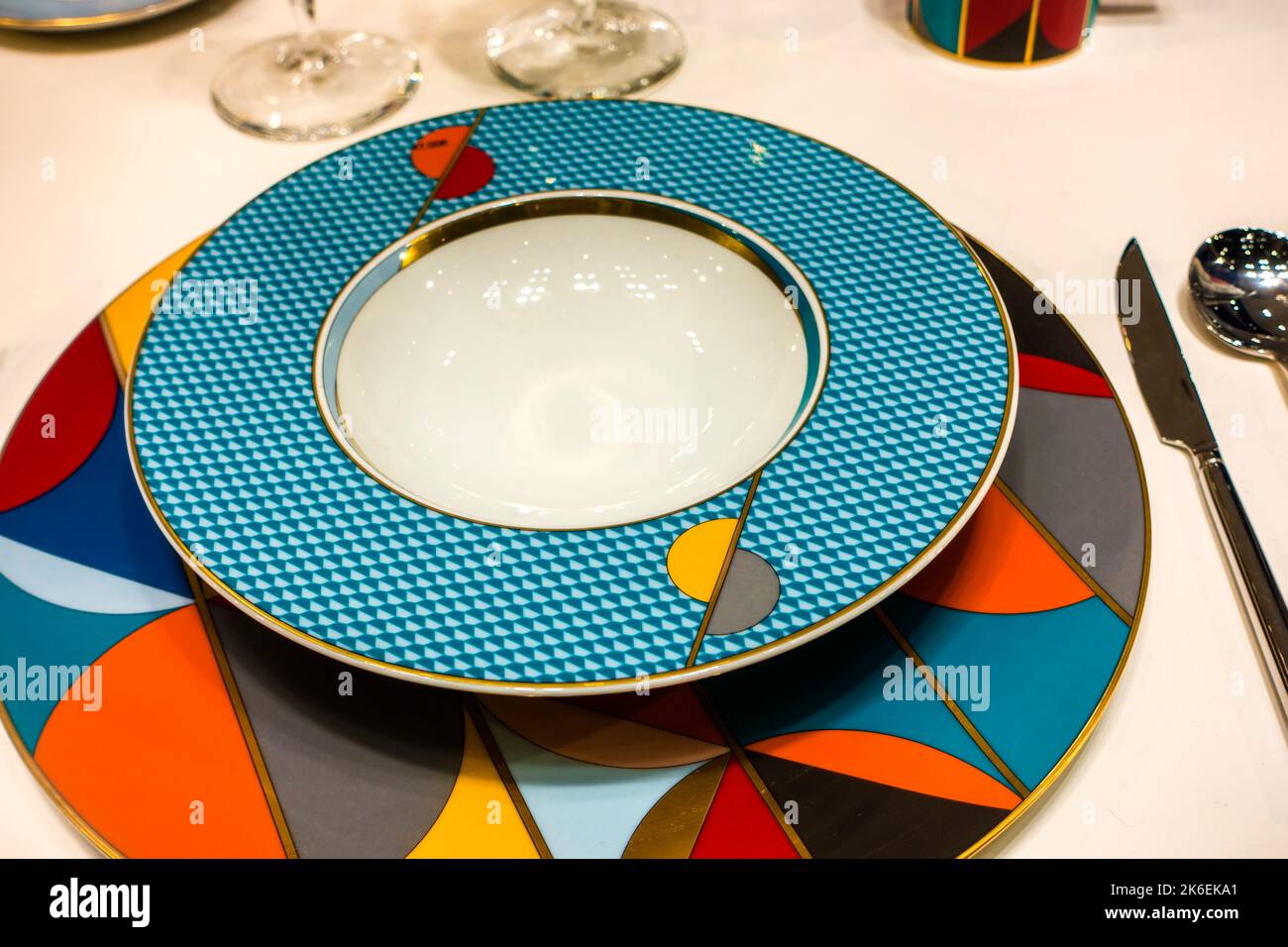 Setup setting hi-res stock photography and images - Alamy