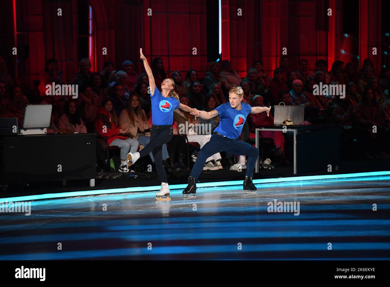 Moscow. The figure skater Tatiana Volosozhar and the actor Vyacheslav ...