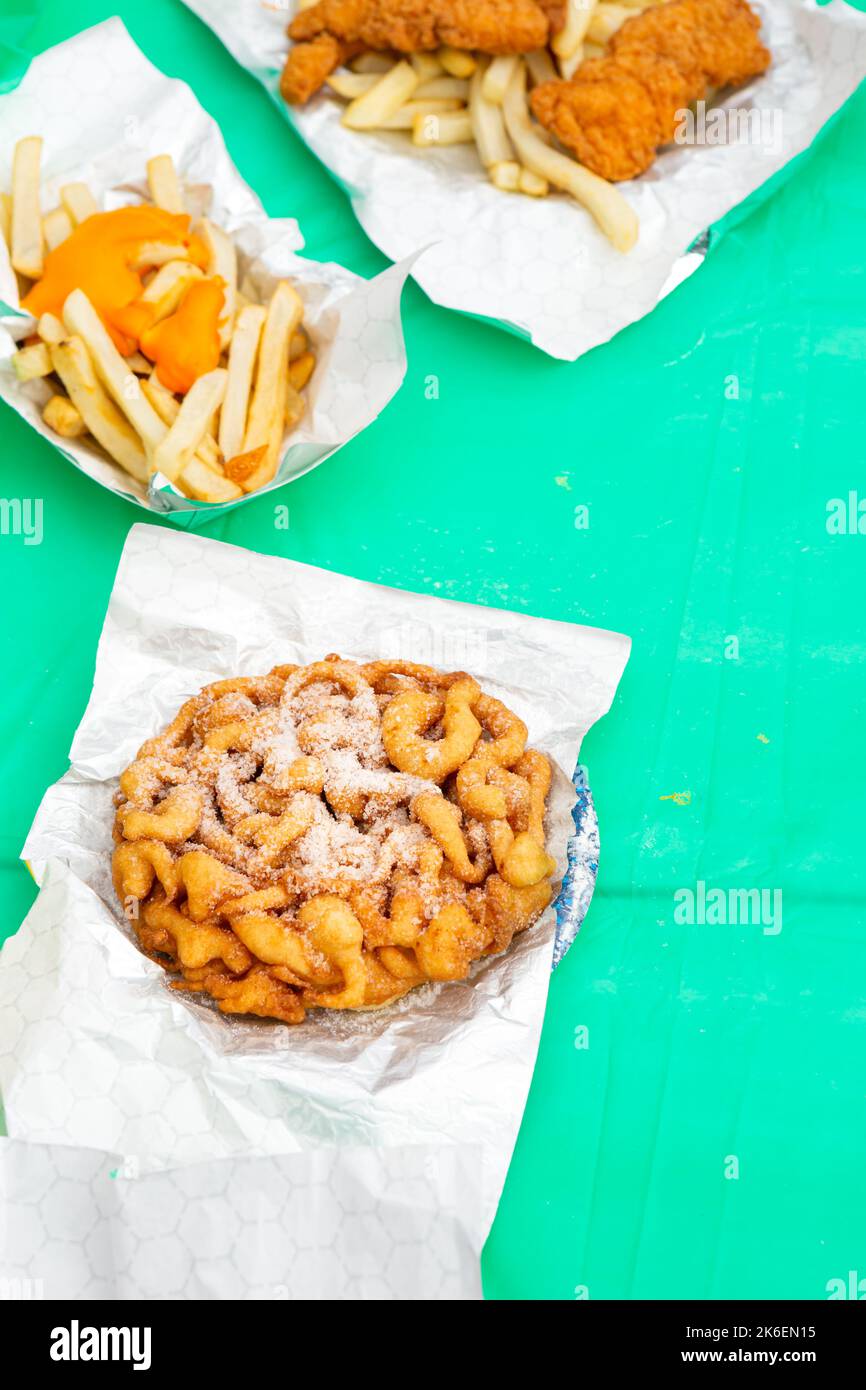 Funnel cake hi-res stock photography and images - Alamy