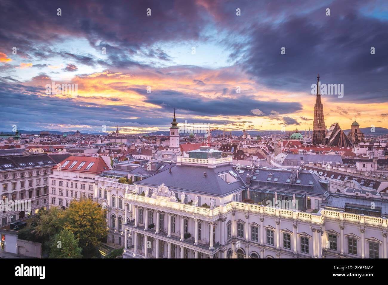 St. Stephen's Cathedral and Vienna old town cityscape at dramatic sky ...