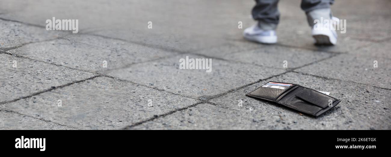Lost bag street hi-res stock photography and images - Alamy