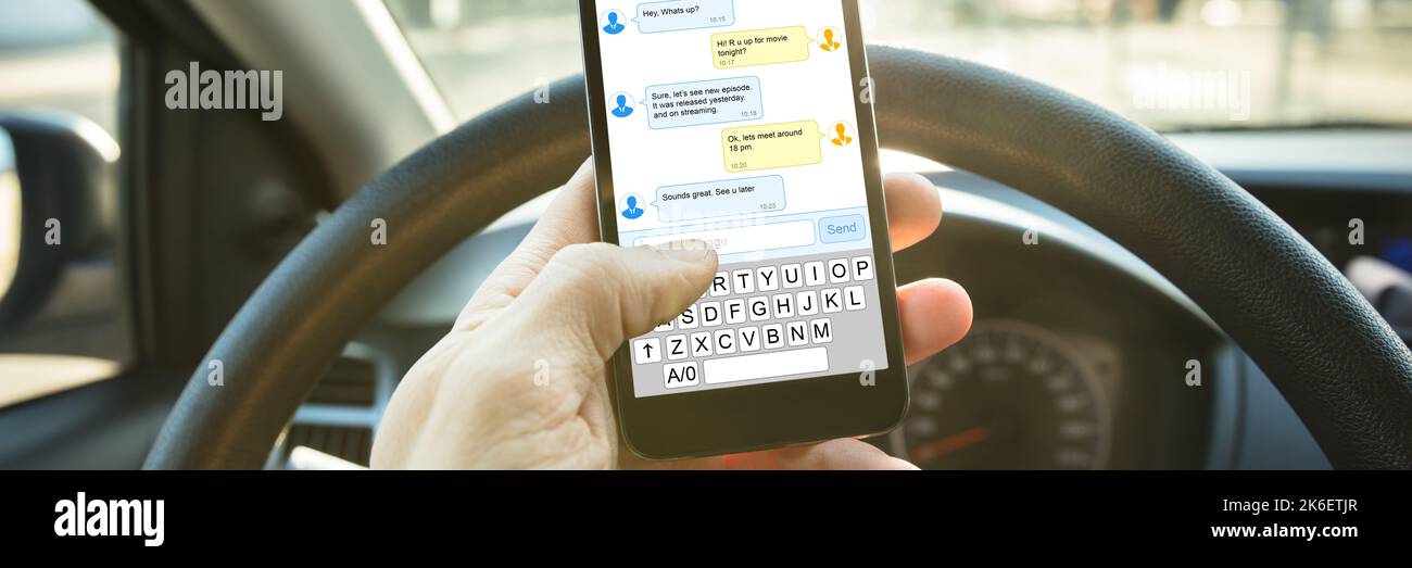 Driving and texting hi-res stock photography and images - Alamy
