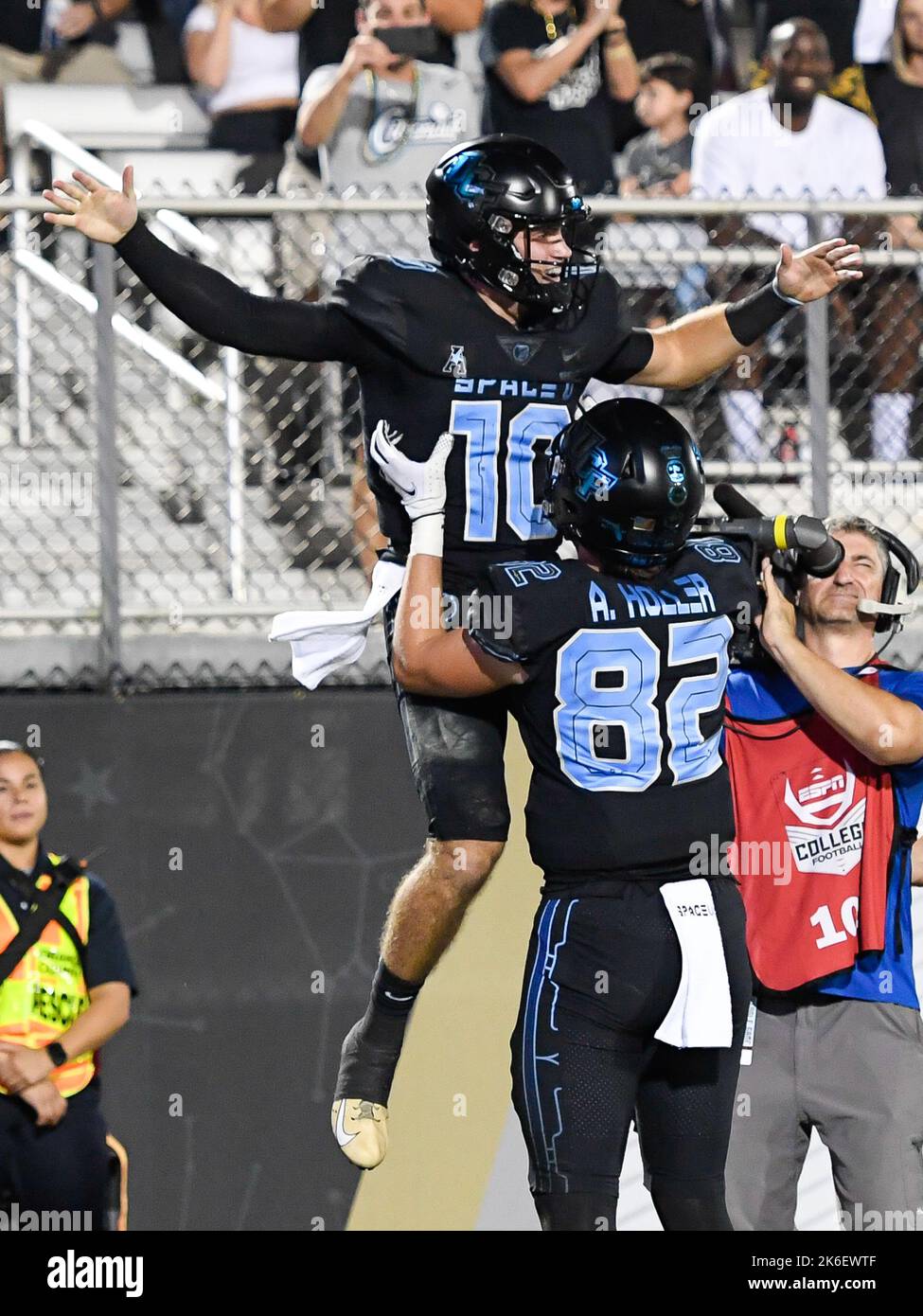Orlando, FL, USA. 13th Oct, 2022. UCF Knights tight end Alec Holler (82 ...
