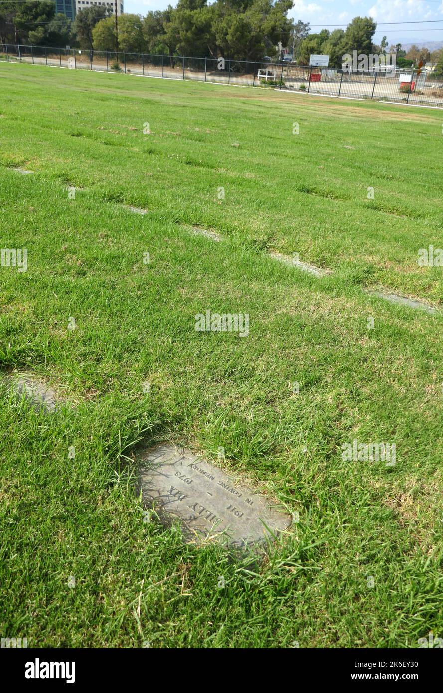 Los Angeles, California, USA 9th October 2022 Actor Billy Dix's Grave ...