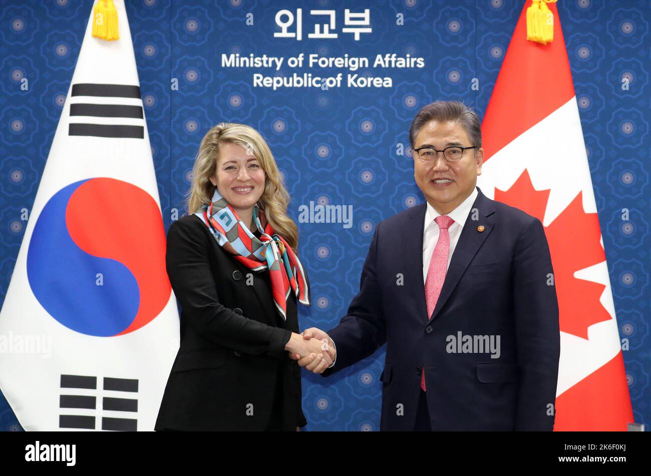 14th Oct 2022 Unification Minister Meets Canadian Fm South Korean