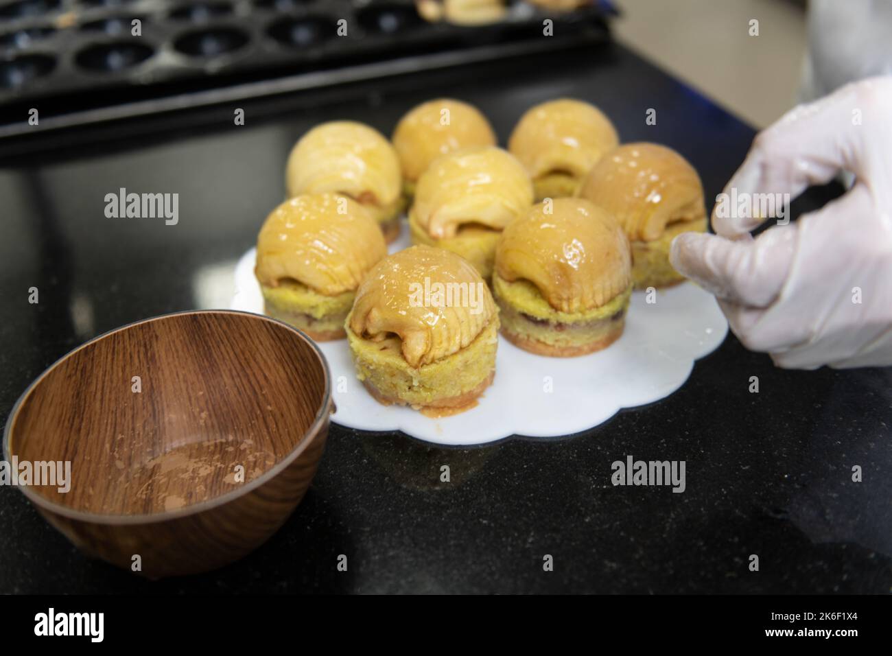 Male pastry chef preparing cake hi-res stock photography and images - Alamy