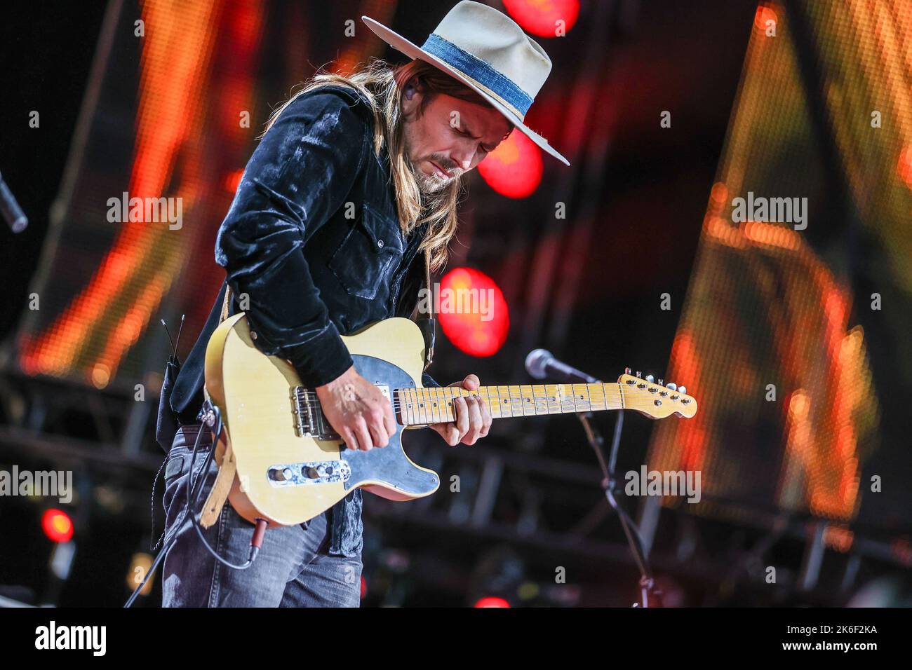 Lukas nelson hi-res stock photography and images - Alamy