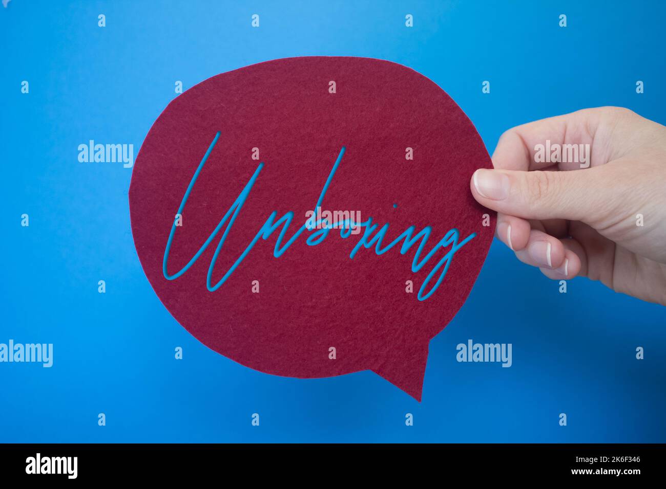 Speech bubble in front of colored background with Unboxing text Stock ...