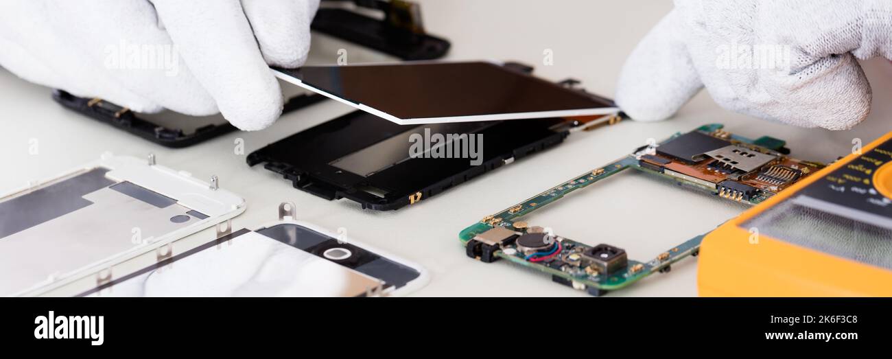 Phone Repair. Technician Man Fixing Smartphone Screen Stock Photo - Alamy