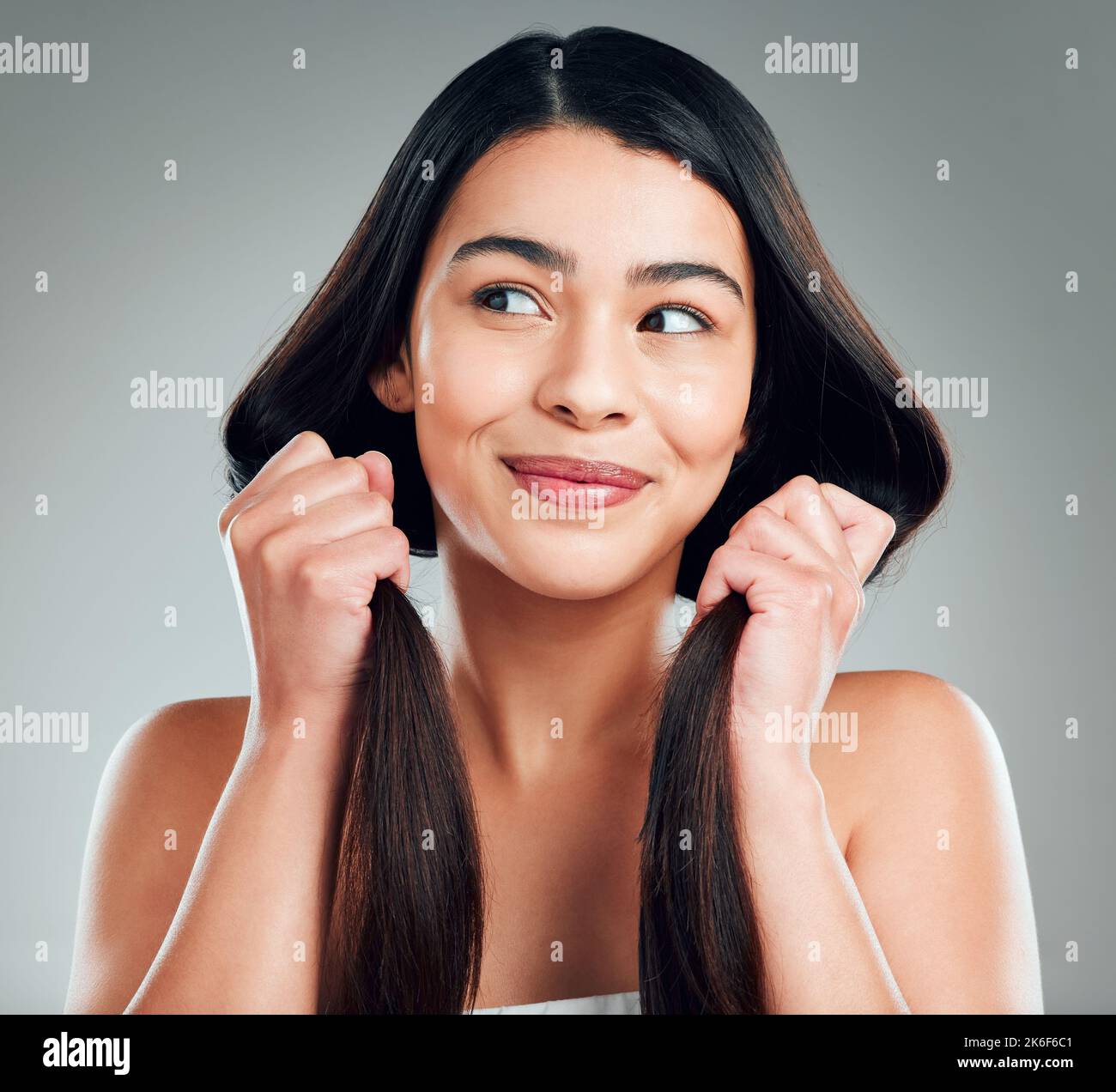 Cutting off hair hi-res stock photography and images - Alamy