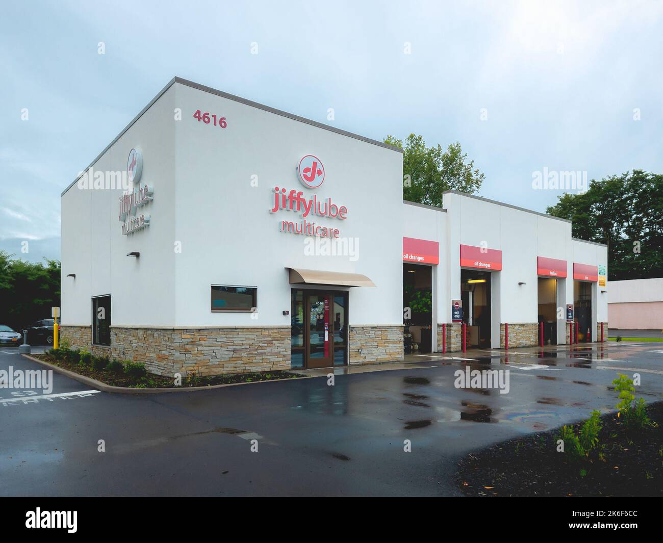 Auto multicare center hi-res stock photography and images - Alamy