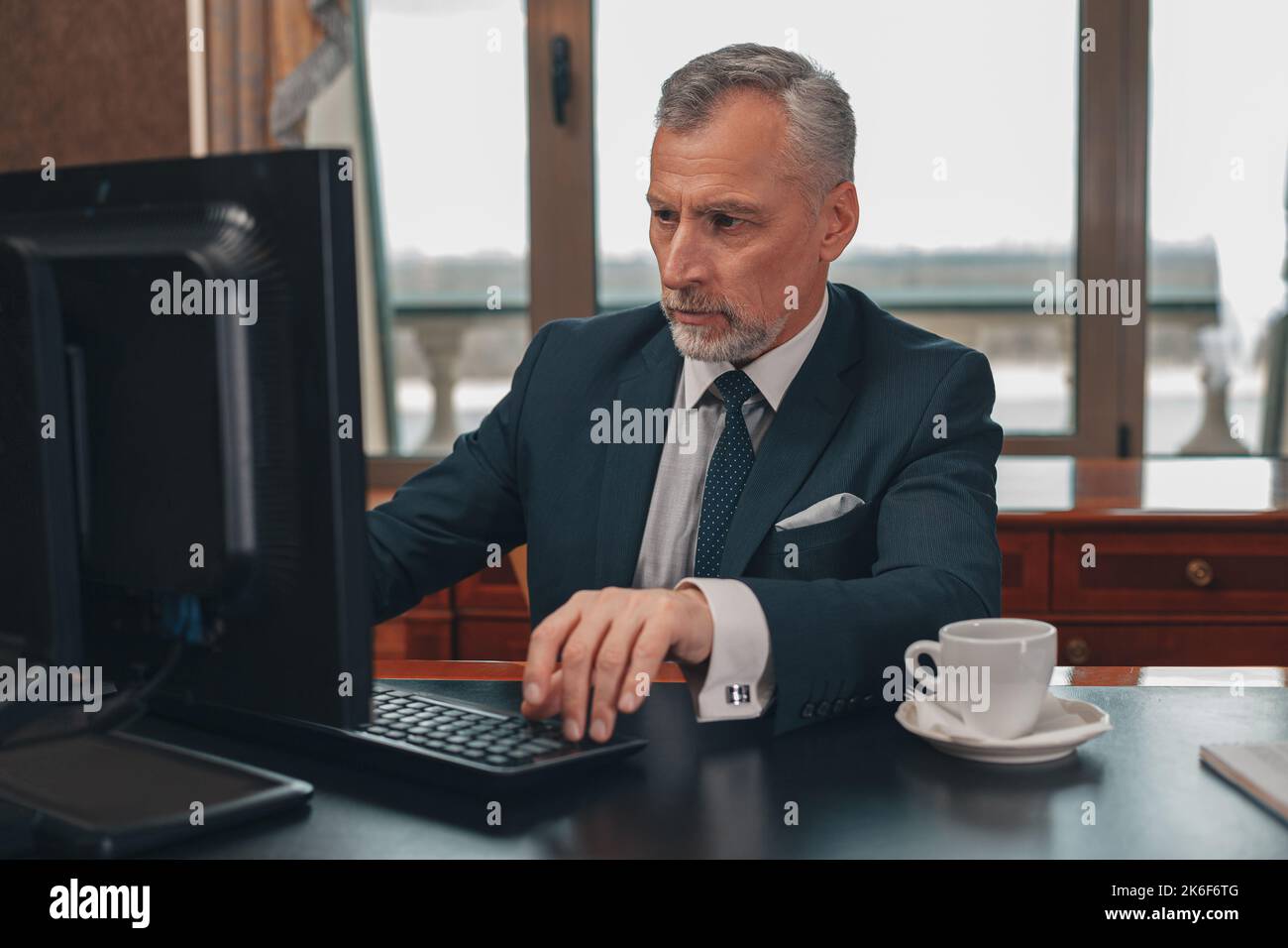 Hotelier hi-res stock photography and images - Alamy