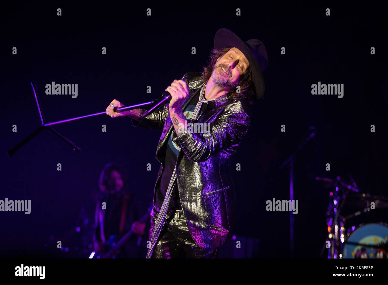 Black crowes band hi-res stock photography and images - Alamy