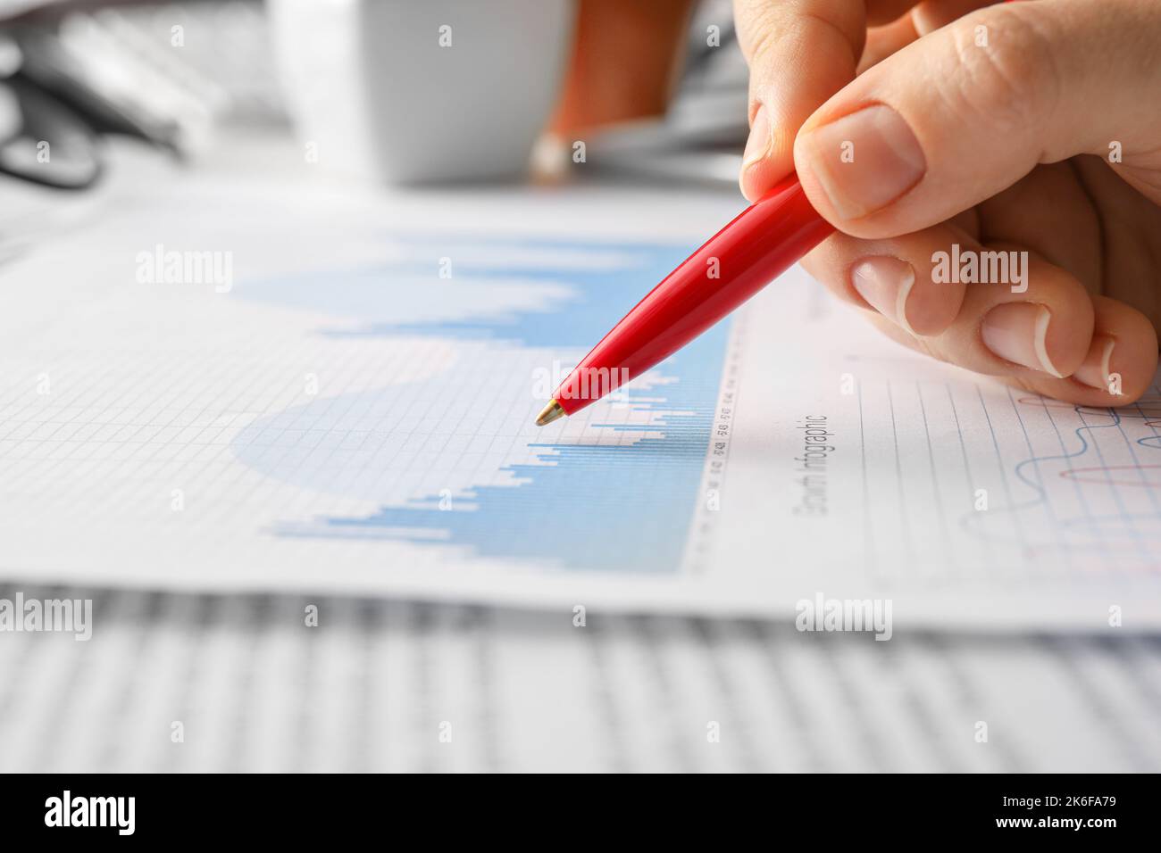 Woman working reports charts hi-res stock photography and images - Alamy