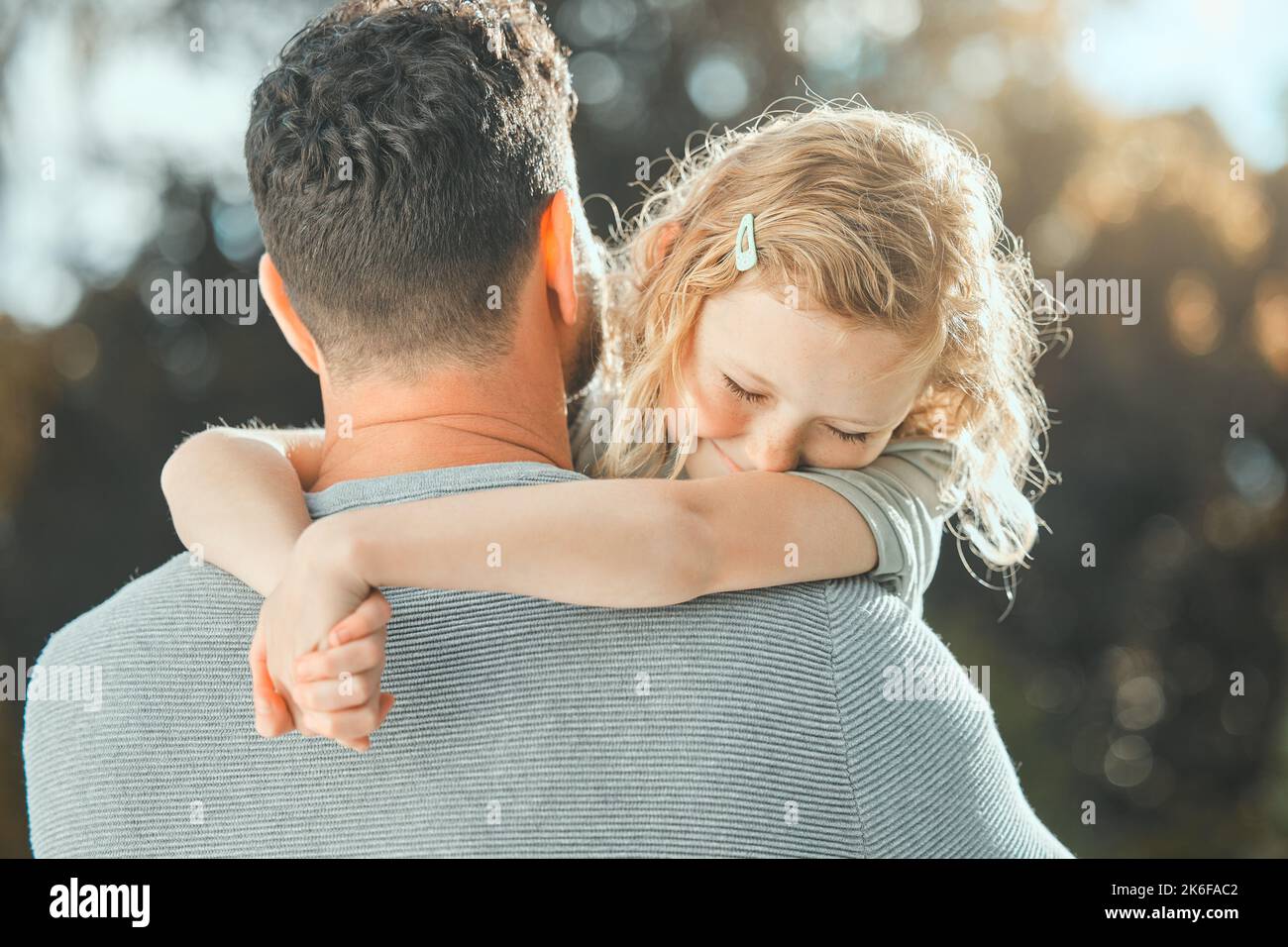 Back view father little daughter hi-res stock photography and images ...