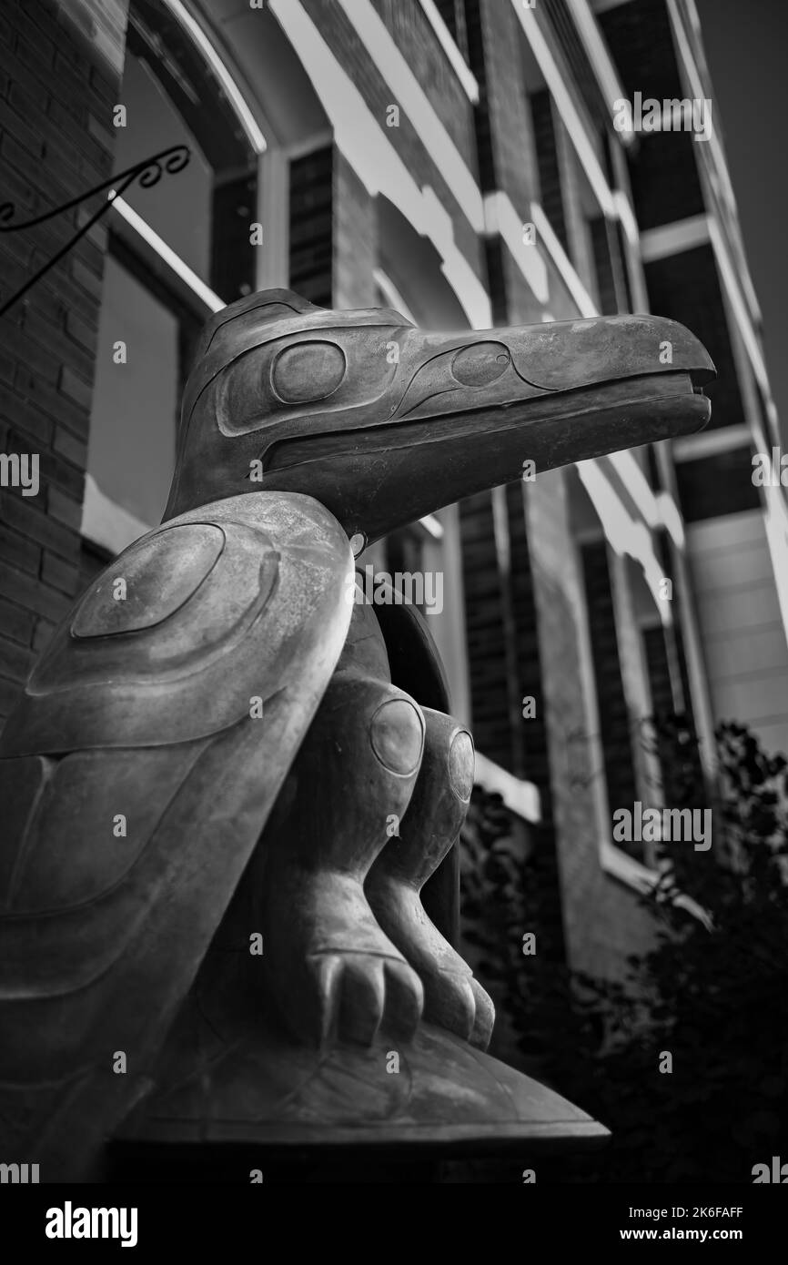 Raven totem pole Black and White Stock Photos & Images - Alamy