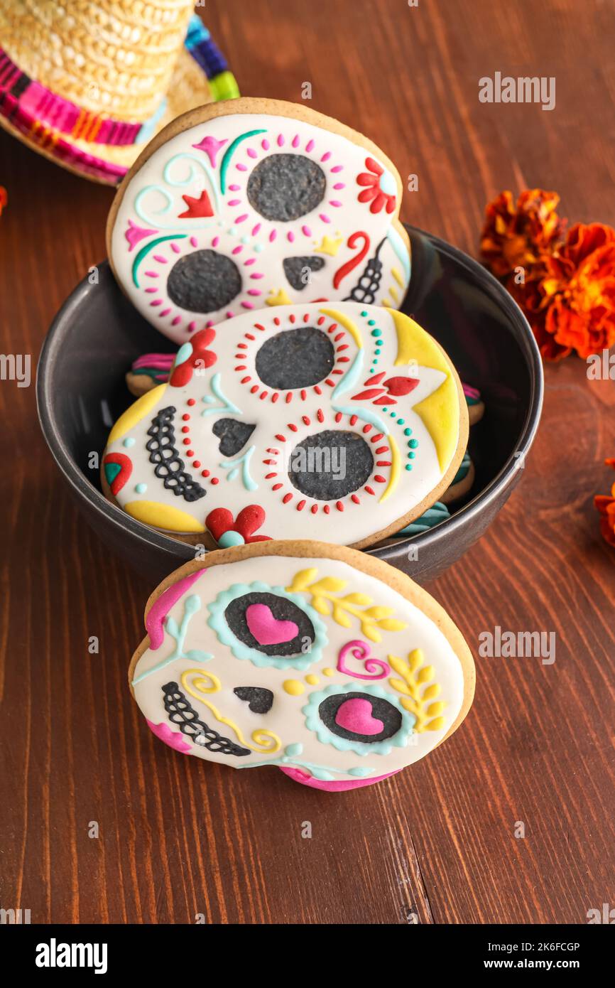 Bowl with skull shaped cookies on wooden background. El Dia de Muertos ...