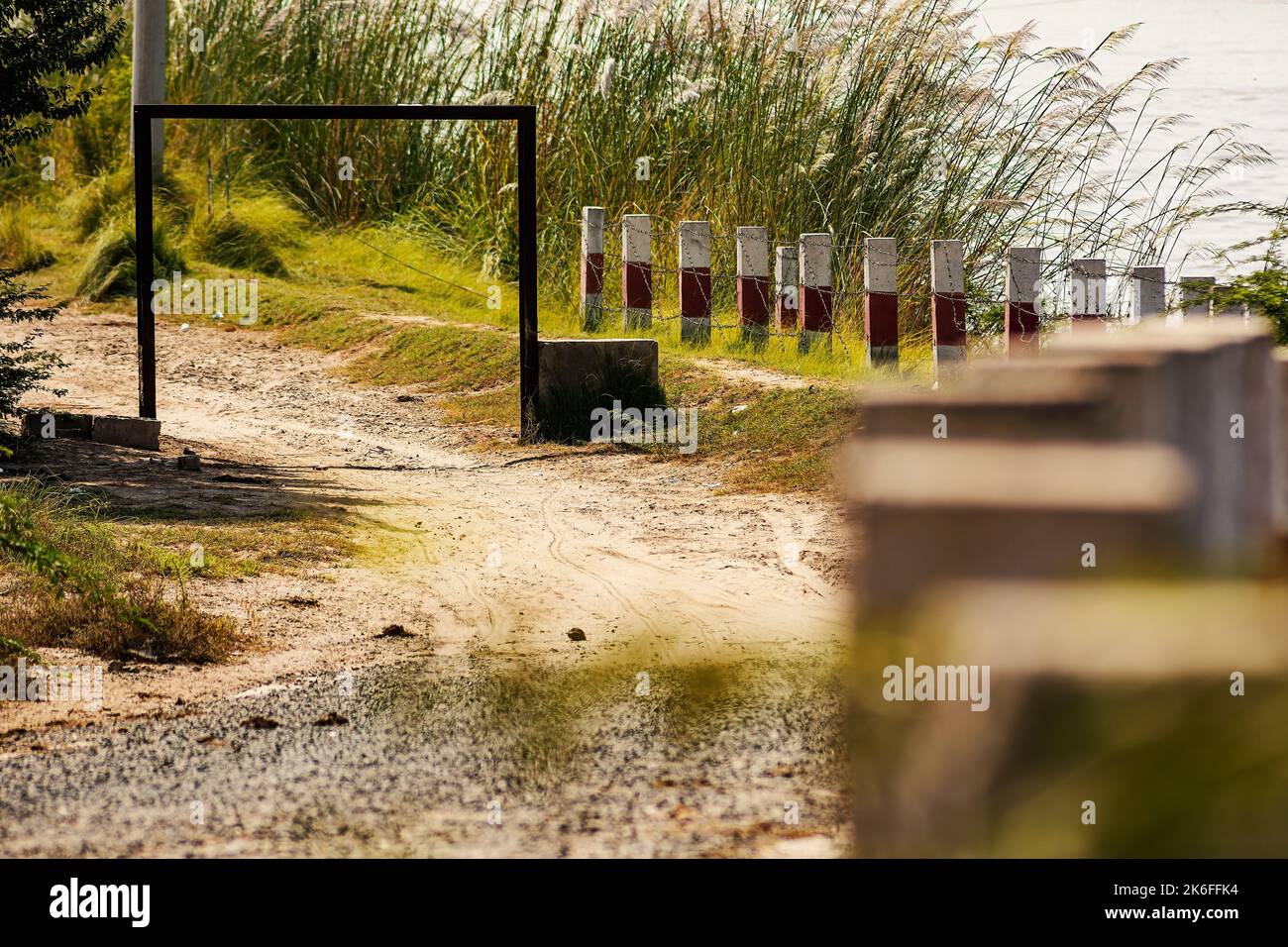 Entrance path pathway hi-res stock photography and images - Alamy