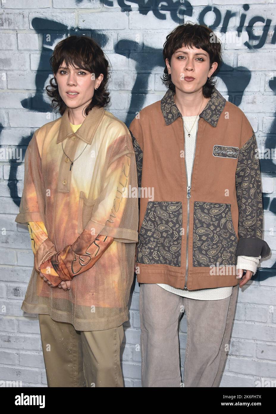 Los Angeles, USA. 13th Oct, 2022. Sara Quin and Tegan Quin walking the ...