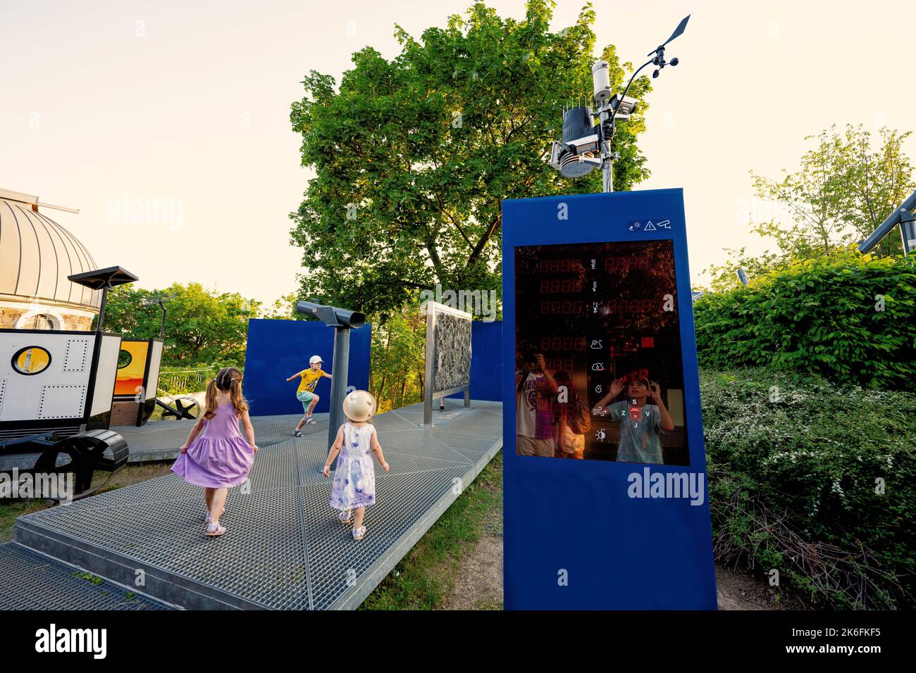 Planetarium children hi-res stock photography and images - Alamy