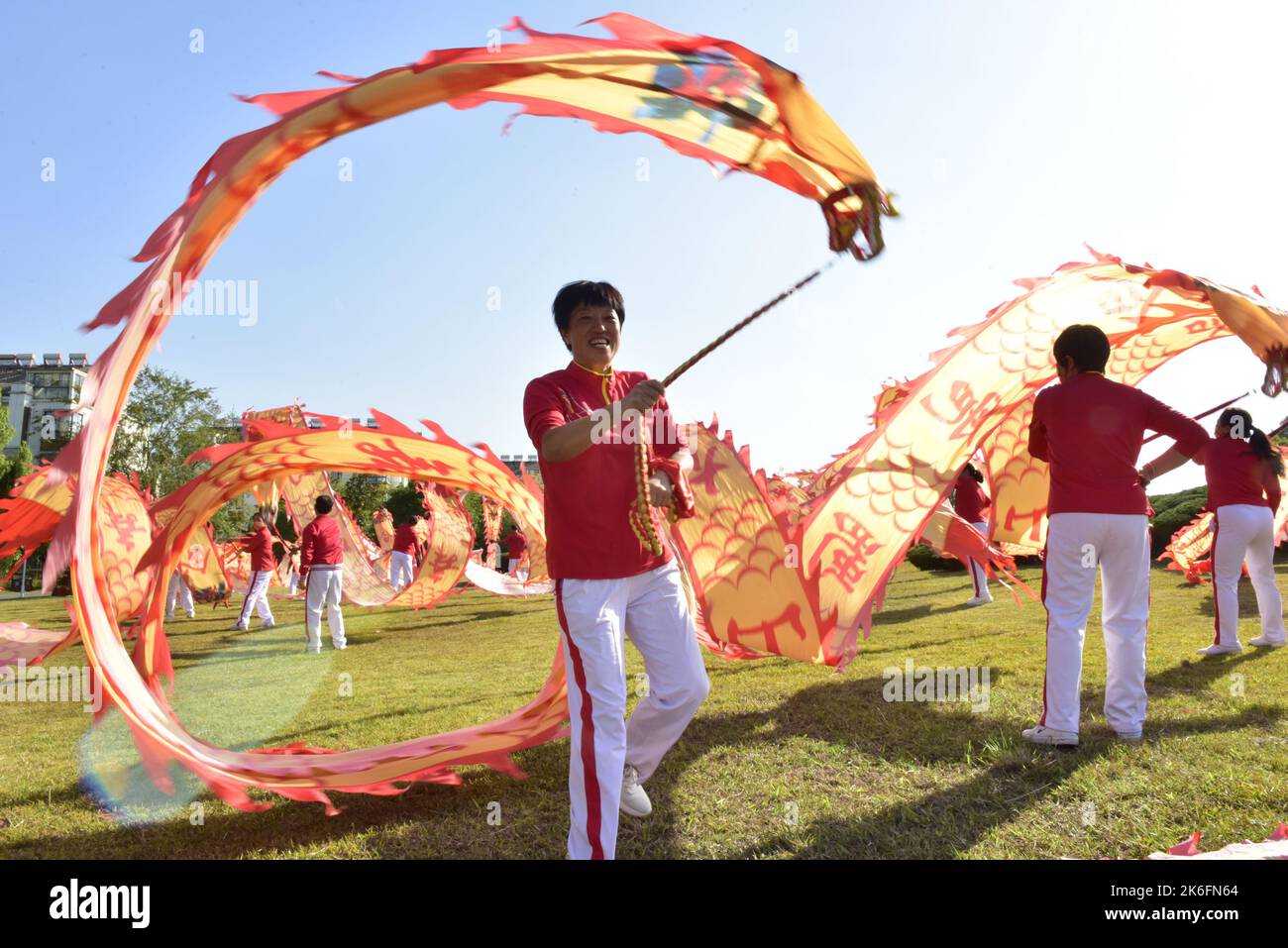 China dragon party hi-res stock photography and images - Alamy