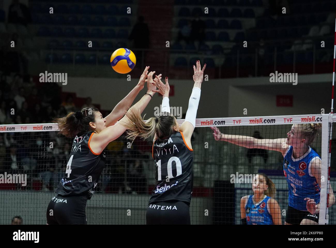 Volleyball pla hi-res stock photography and images - Alamy