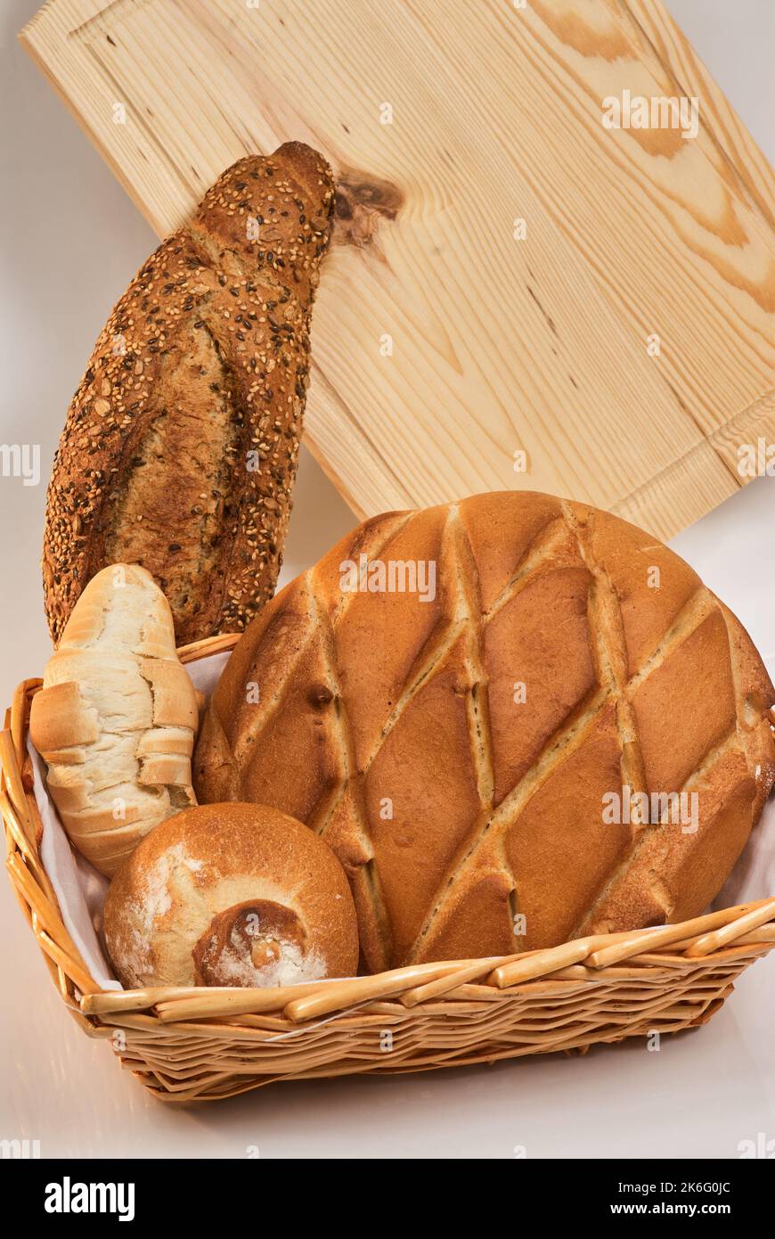 Different types bread in basket hi-res stock photography and images - Alamy