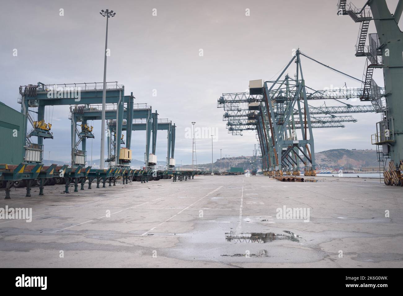 Large cranes in the loading area of a port Stock Photo - Alamy
