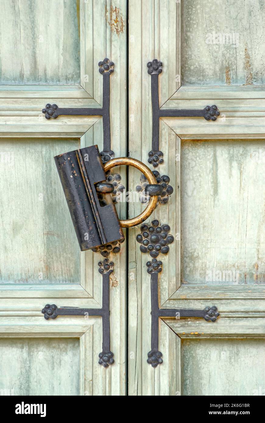 Ancient padlock at the Gyeongbokgung Palace in Seoul, Korea Stock Photo ...