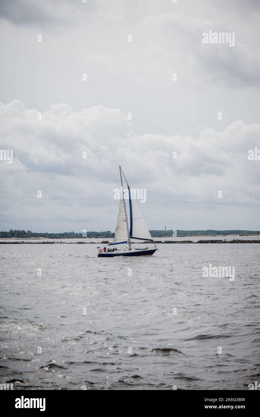 Vertical sail hi-res stock photography and images - Alamy