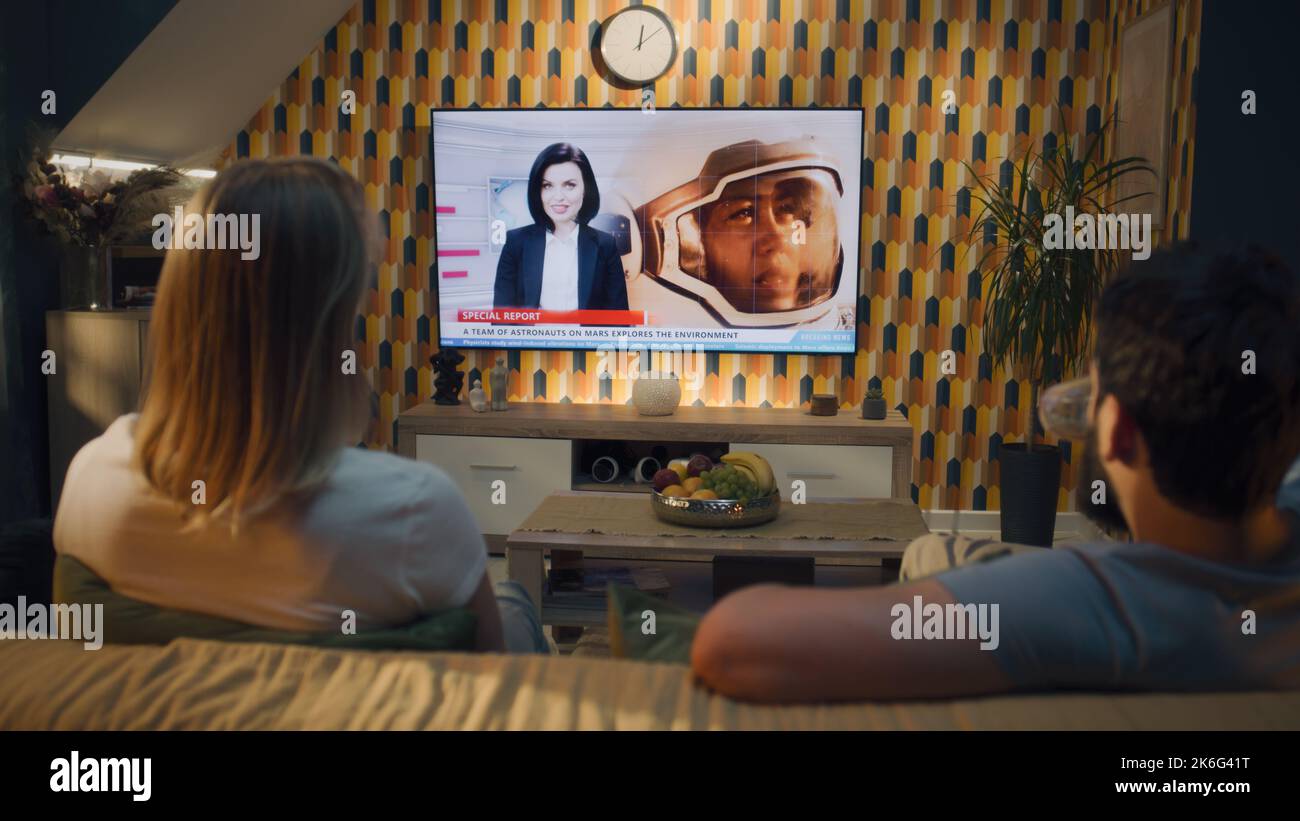 News anchor on tv watch hi-res stock photography and images - Alamy