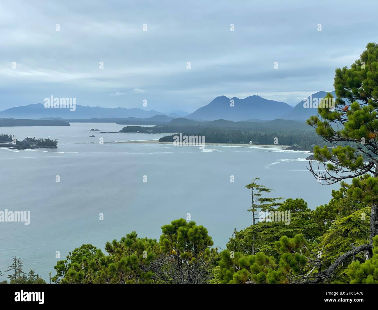 A beautiful landscape of the Cox Bay Beach, Tofino Stock Photo - Alamy