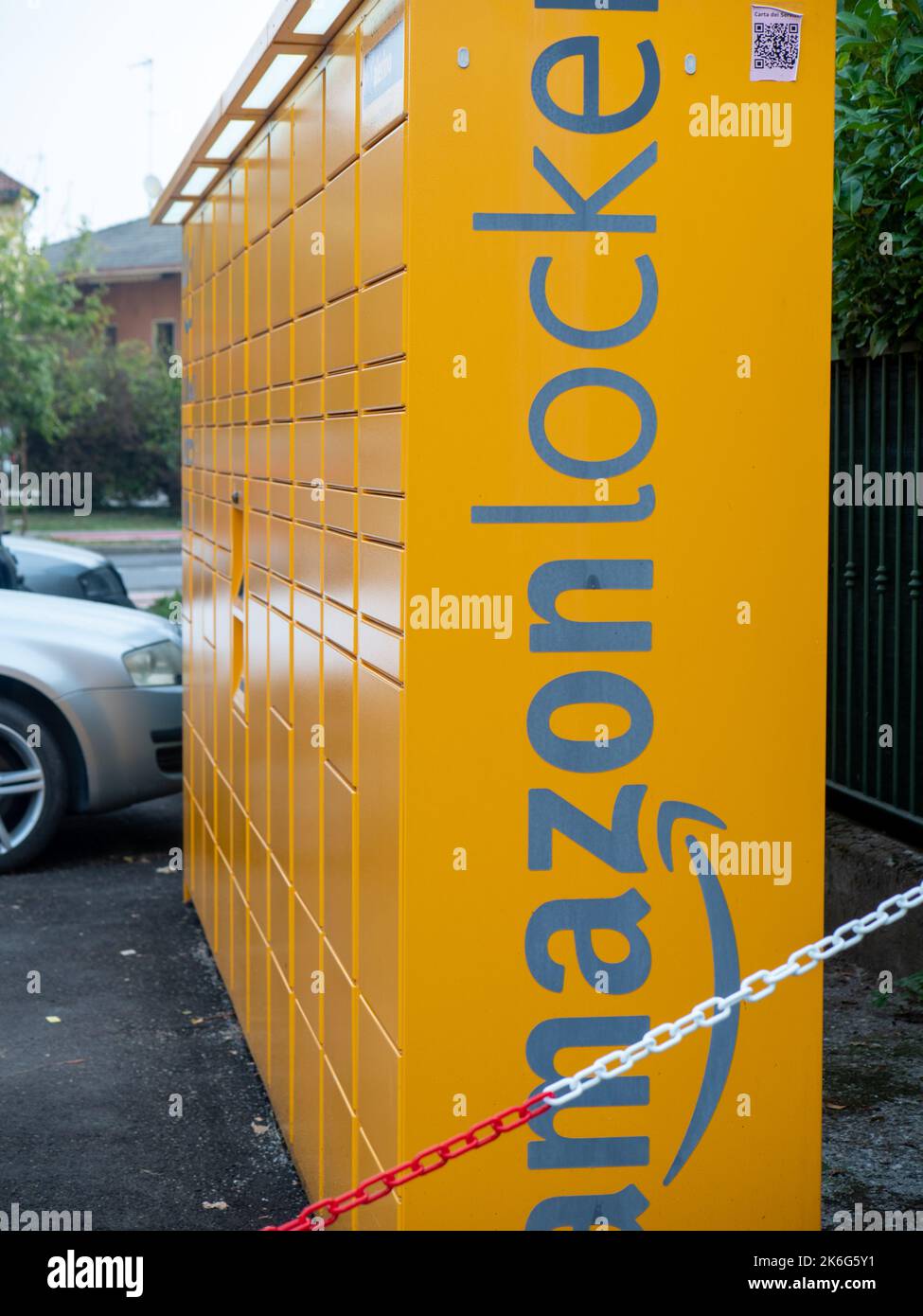 Amazon Hub Locker, where customers can take their order themselves ...