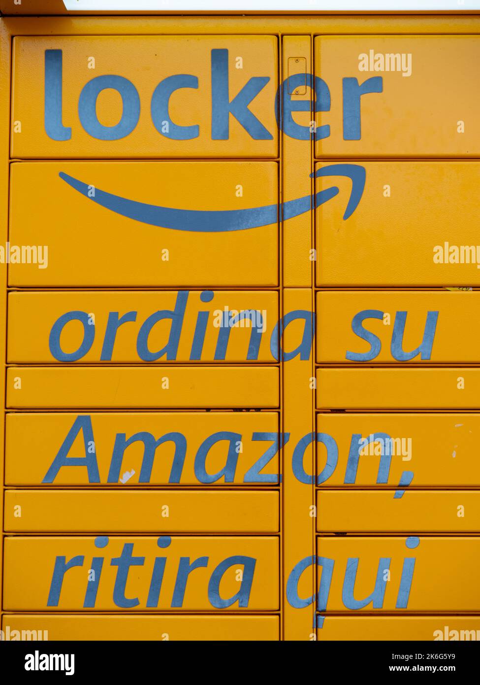 Amazon Hub Locker, where customers can take their order themselves ...