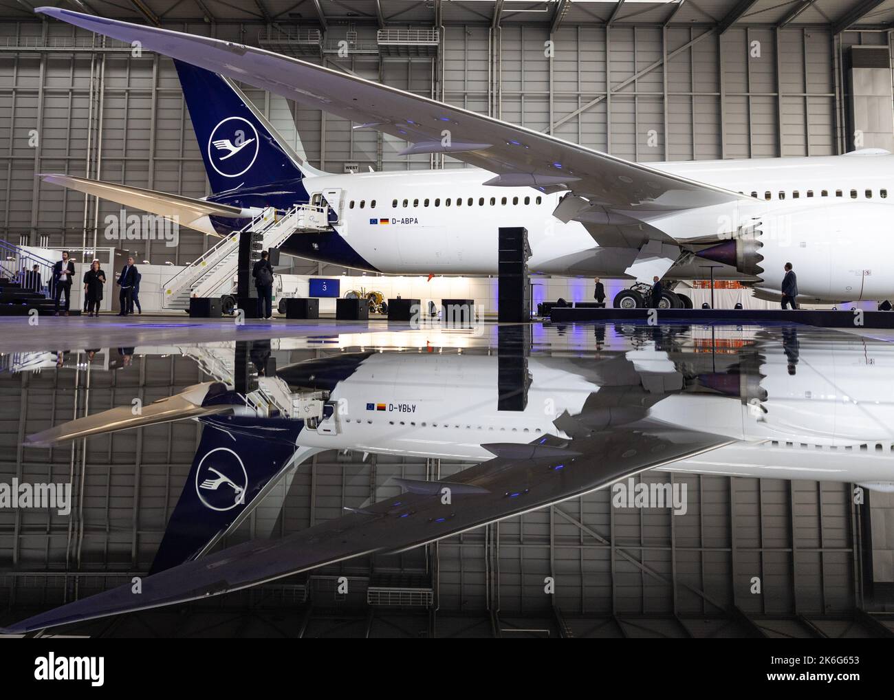 14 October 2022, Hesse, Frankfurt/M.: The new Boeing 787-9 is reflected ...