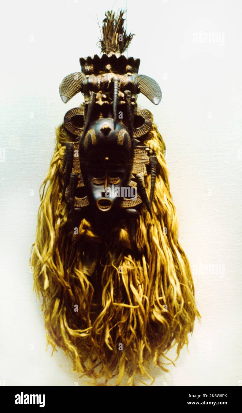 Ivory coast mask hi-res stock photography and images - Alamy