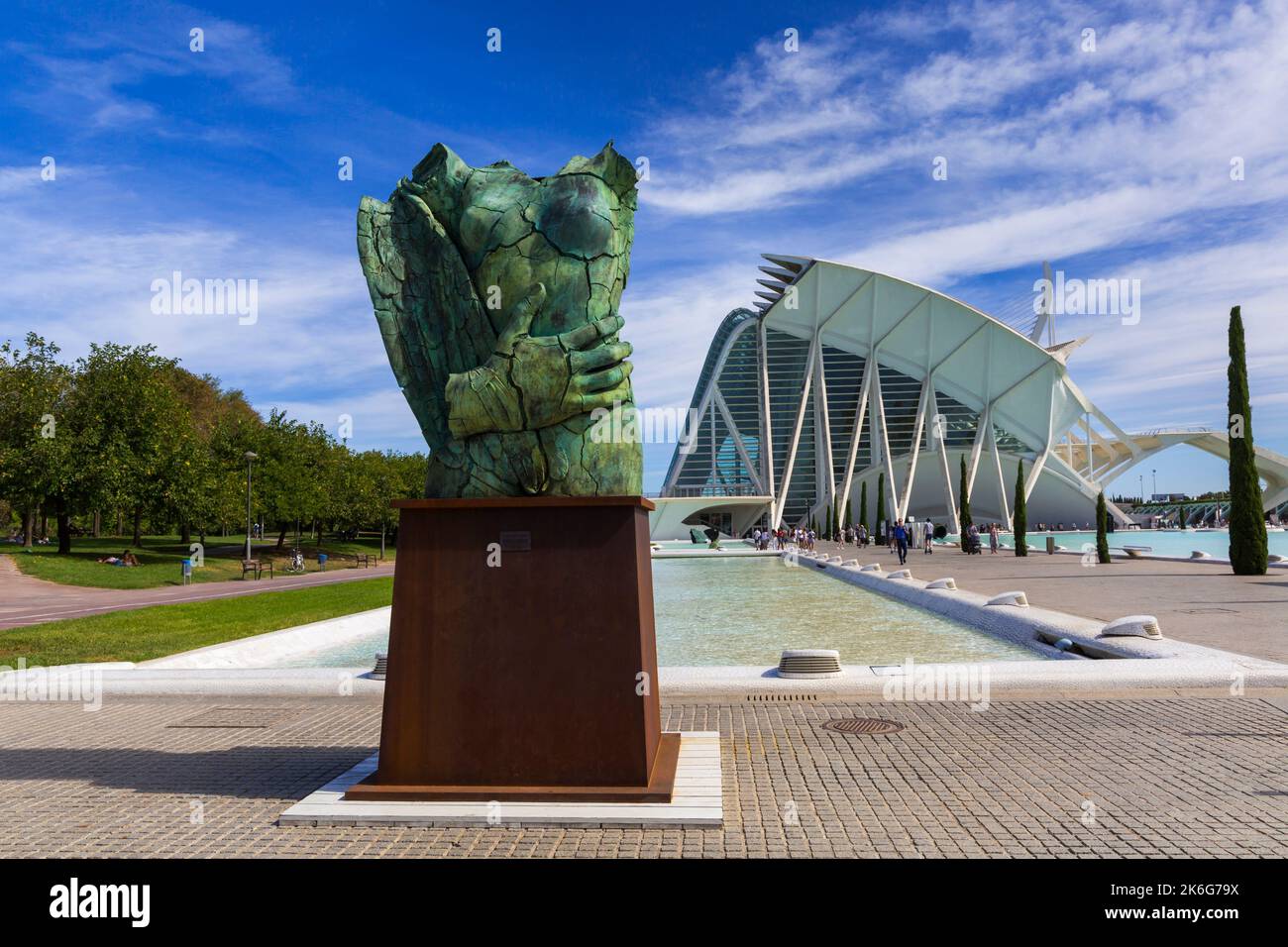 Body sculpture by Igor Mitoraj with Museu De Les Ciencies behind at ...
