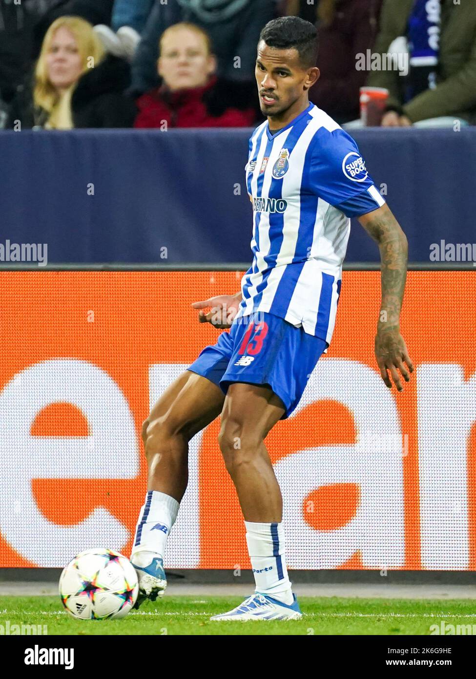 LEVERKUSEN, GERMANY - OCTOBER 12: Galeno of FC Porto passes the ball ...